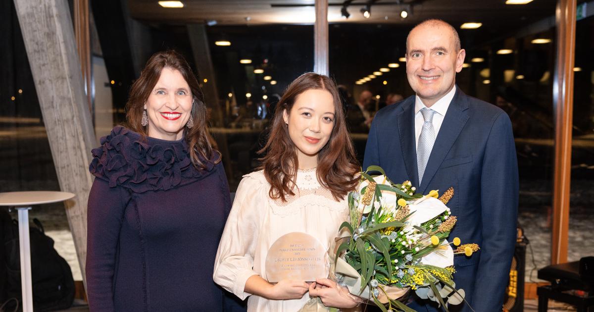 Icelandic Optimism Award to Jazzy and Hopeful Artist Laufey